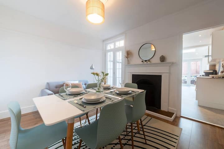 Westfield Stylish Townhouse Friends, Family & Pets - Berkshire