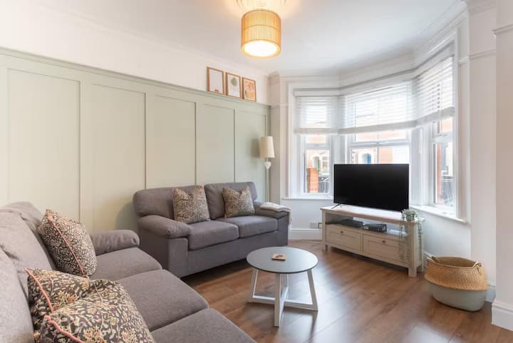Westfield Stylish Townhouse Friends, Family & Pets - Reading