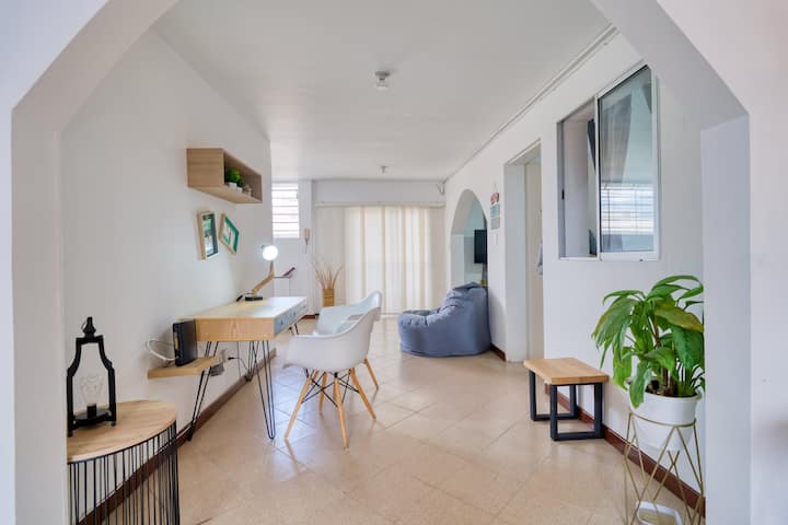 Hermosa Casa Grande En Laureles - Medellín