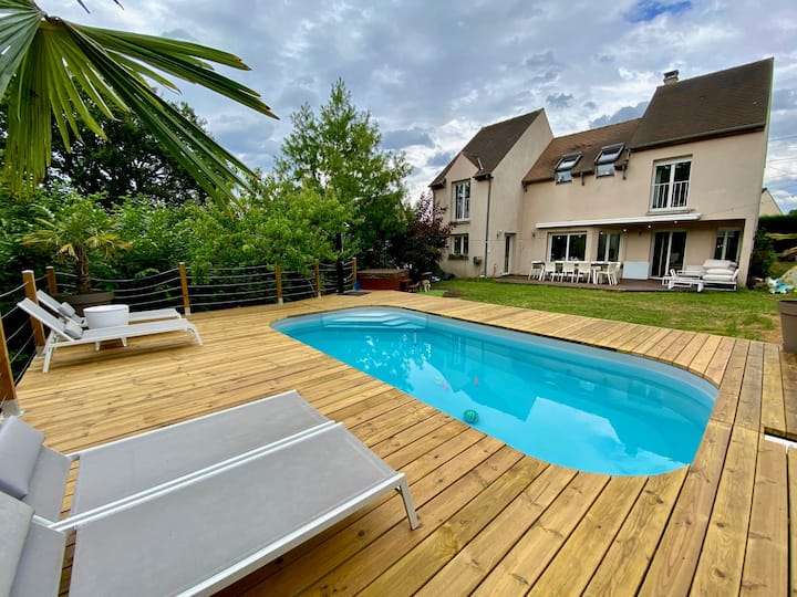 Belle Maison: Piscine Et Jacuzzi - Versailles
