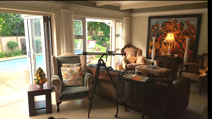 Frederick's Place Flamingo Suite - Pretoria