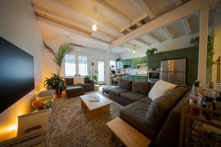 Williamsburg Garden Getaway - Brooklyn, NY