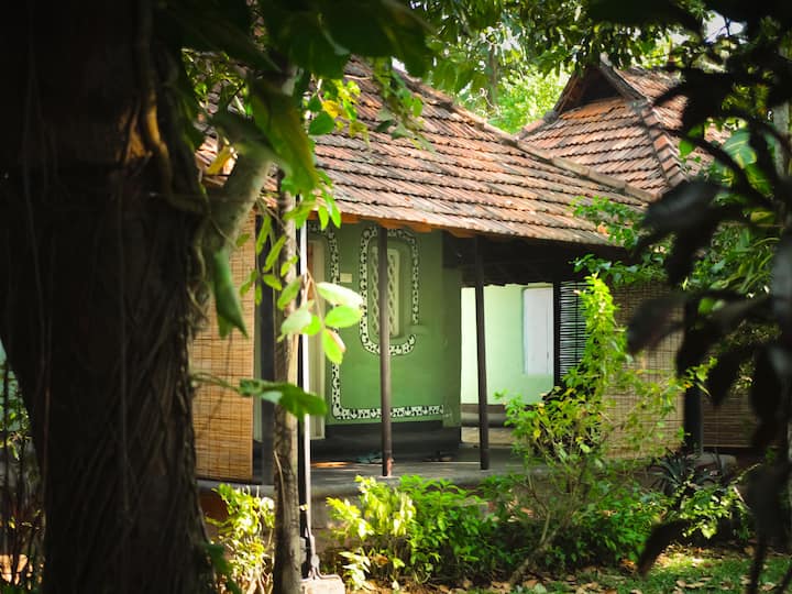 Amba Cottage With Veranda (Air Condition) - Varkala