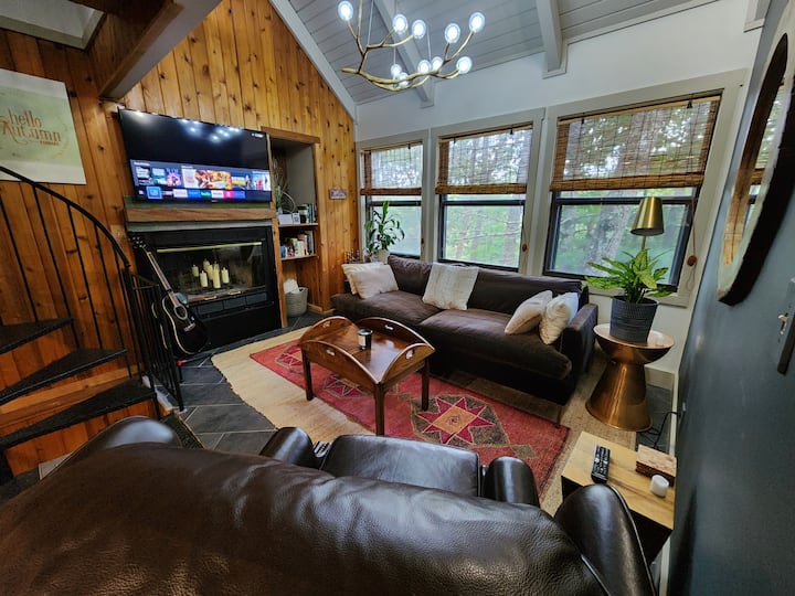 Hideaway Magic Treehouse - Virginia