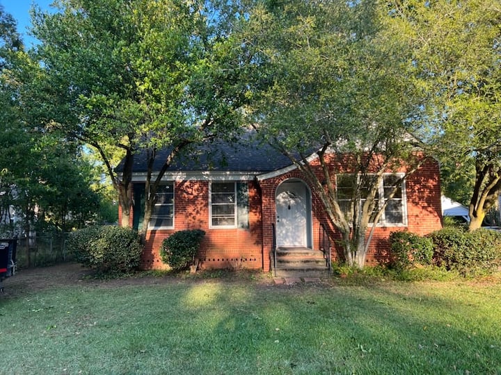 Charming Oak Forest Cozy Retreat - Montgomery, AL