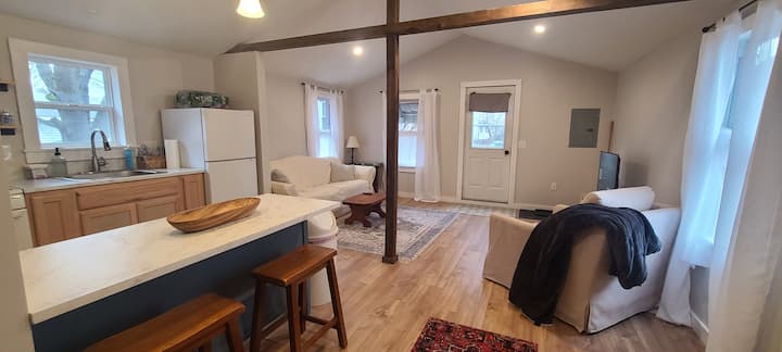 Cozy Cottage, Convenient Area! - Burlington, VT