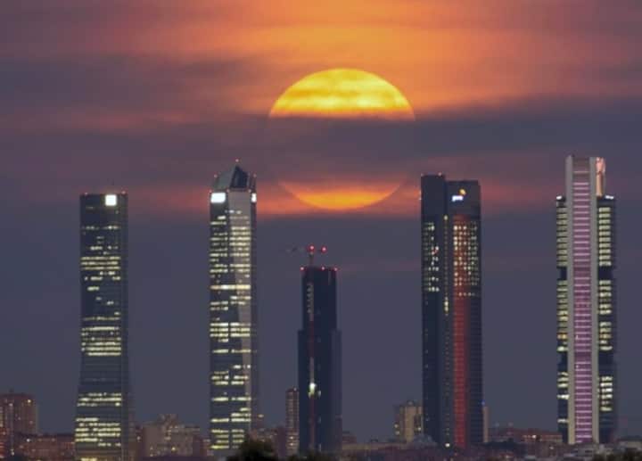 Next To Bravo Murillo Long Stays Free Parking - Chamartín