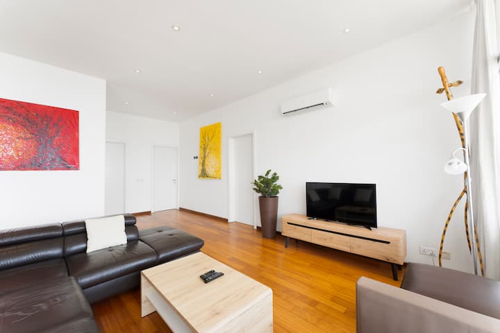 3br Penthouse • Rooftop Pool & Private Lift - Accra