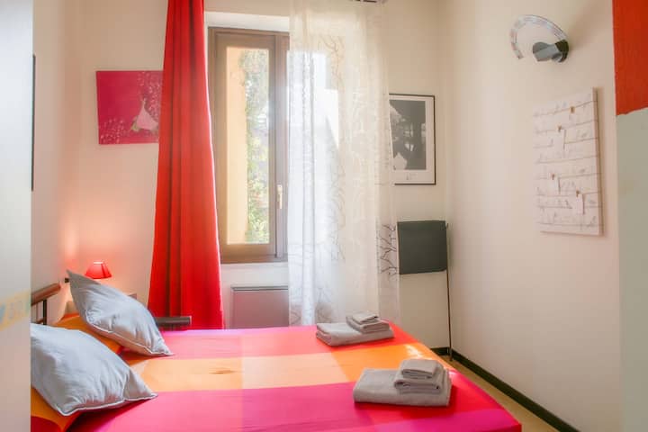 Lavandai - Piccolo E Romantico Sui Navigli - Milan