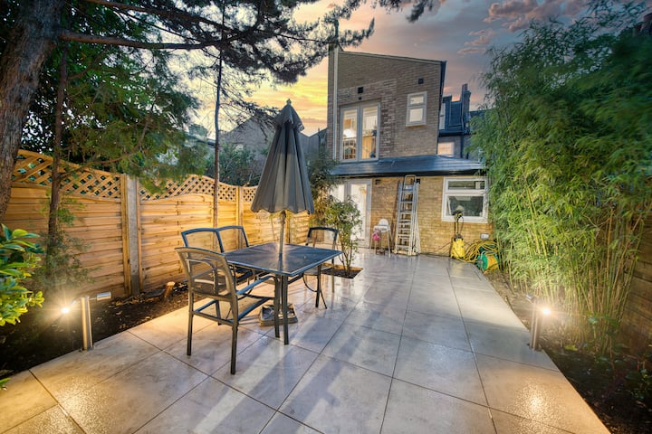 Stylish Victorian Property With A Charming Garden - London