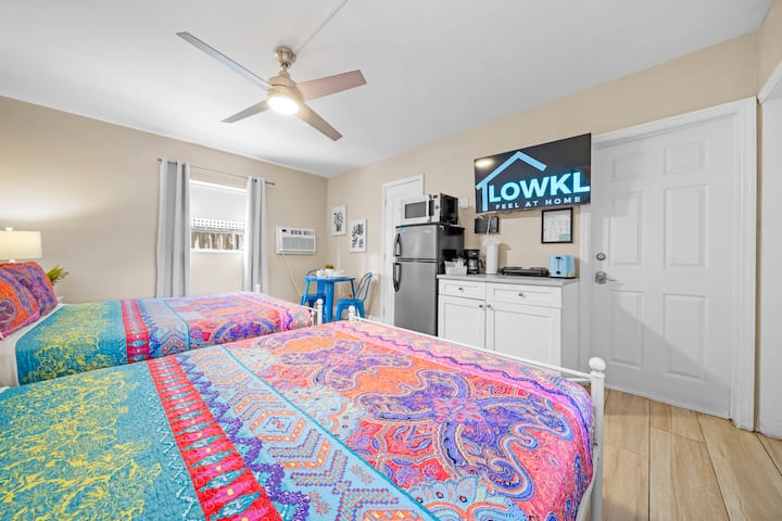 Lovely Hotel Style Room - Lighthouse Point, FL