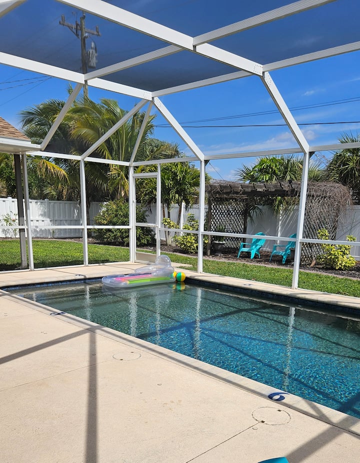 Private Fenced Backyard.
Fun Heated Pool. - Florida