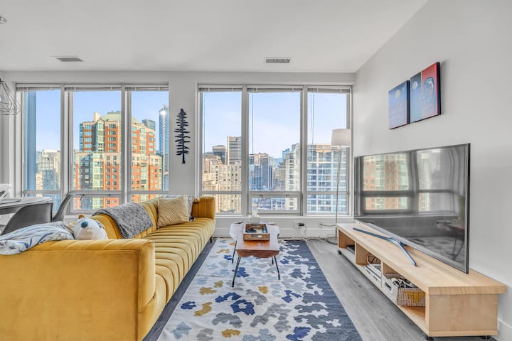 New! Central Downtown Condo - Vancouver