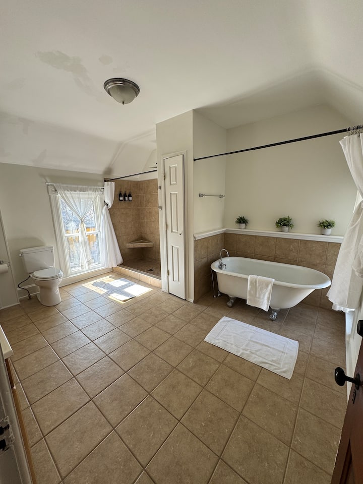 2-bedrooom Suite -Trendy Area -Steps From Downtown - Madison