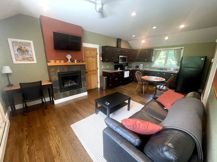 Quiet Hill Section Apartment - Burlington, VT