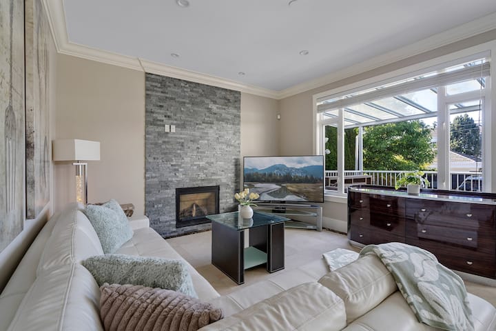 Luxurious Multi-family Home 10 Mins To Downtown - バンクーバー