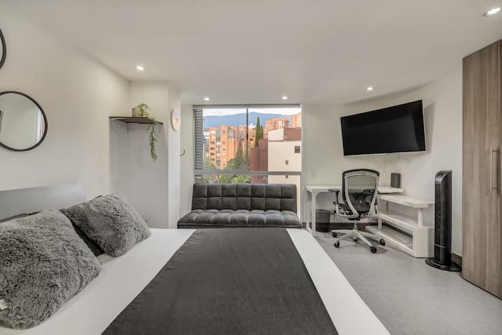 La Frontera Building ~ Quiet ~ Comfortable Studio - Medellín, Colombia