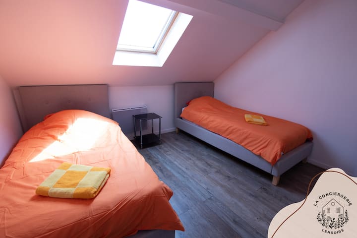 "White", 4 Pers, Spacieux - Lens, France