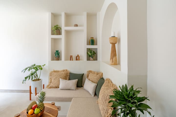Aestetika Villa ~ Swimming Pool & 5-min To Beach! - Sanur
