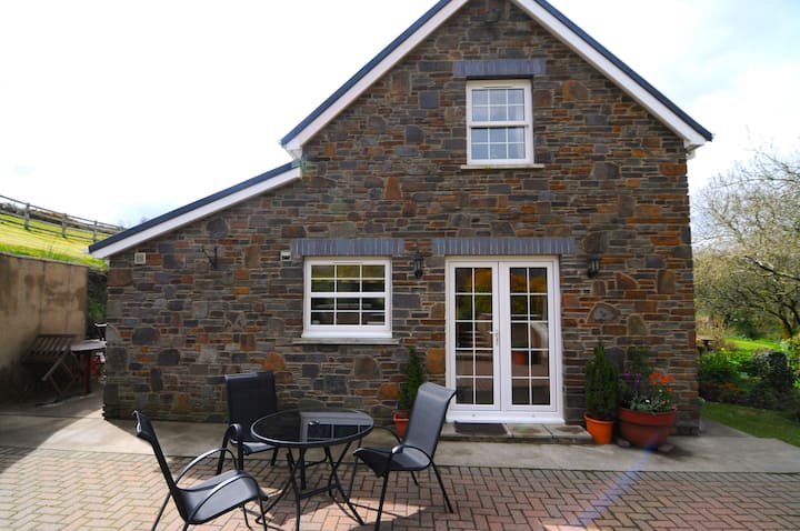 Peaceful Stone Cottage, Nestled In The Countryside - Blue Lagoon Water Par, Narberth