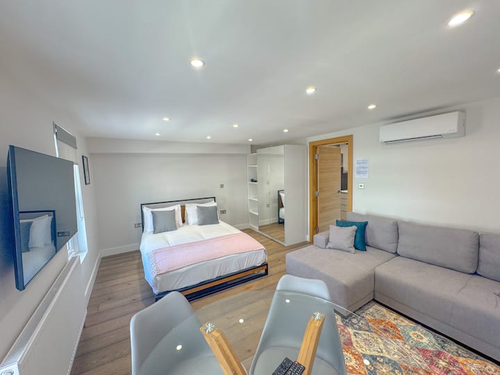 Premium-located One-bedroom - London