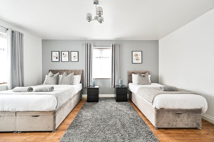 Excel London | Canary Wharf | Sleeps 8 | Parking - London