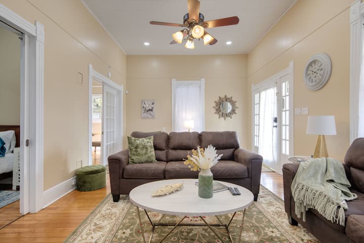 Charming 1920s Historic Home Steps From Main St. - New Iberia, LA