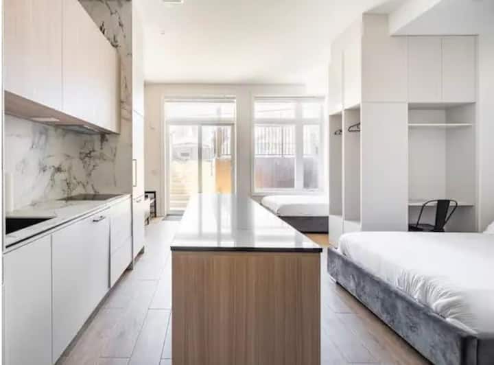 Lakeshore Residence : Basement Studio - Toronto