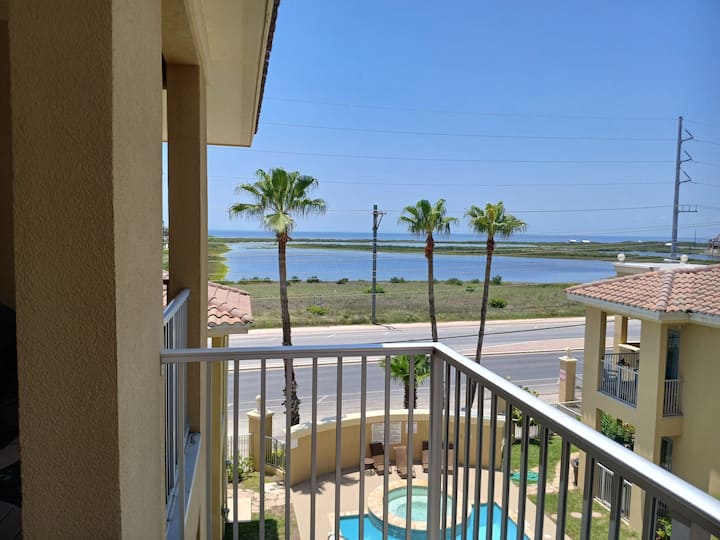 * Pool * Near Claytons Private * Beach Access - South Padre Island, TX