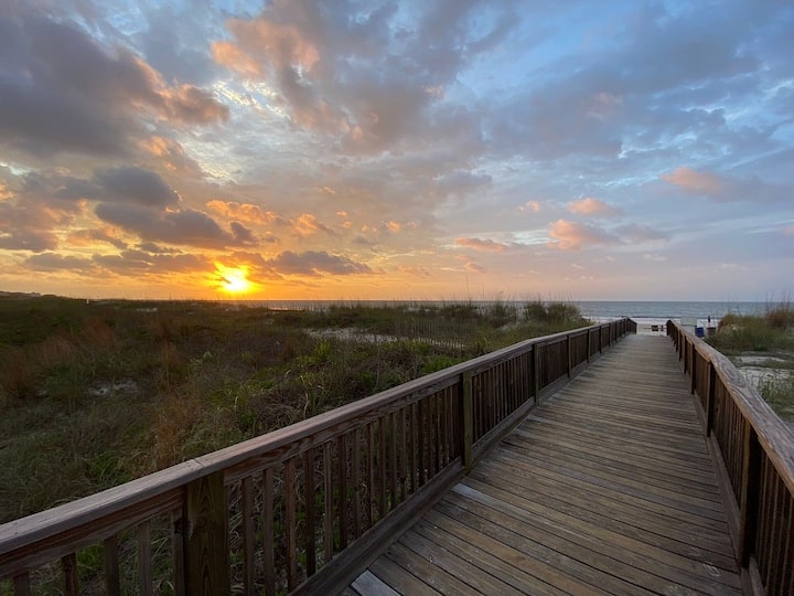 Ocean Front | Sunrise View | Pool | Gym | Tennis - Hilton Head Island, SC