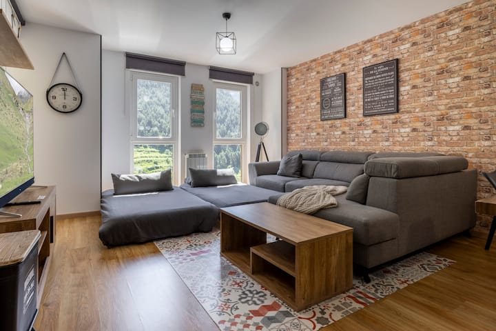 Stunning Valley View ~ Walk To Ski! ~ Free Parking - Andorre