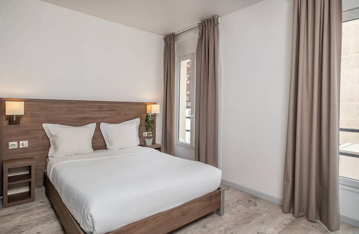Chambre Double Coté Rue Agréable à Montparnasse - París