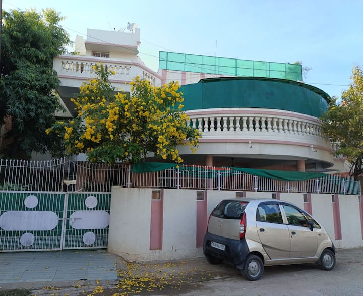Captain's Airport Homestay - Ahmedabad
