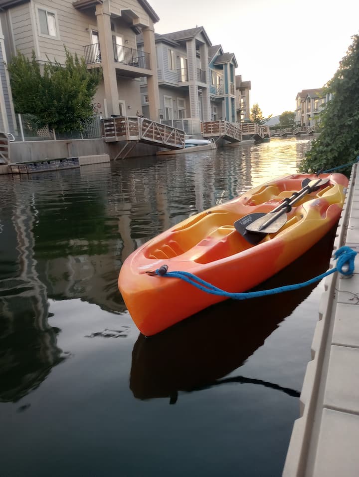Lakefront. Walk To Coffee, Shop, Play & Dine. - Sparks, NV
