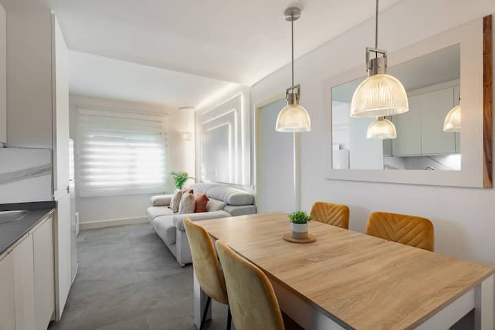 Near Beach. Center 15' By Metro - Badalona