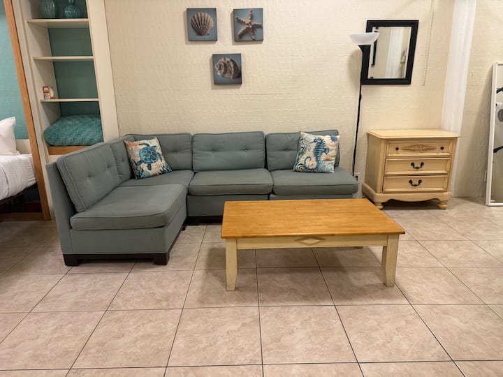 Quaint Studio Just Across From Belmont Park! - San Diego, CA