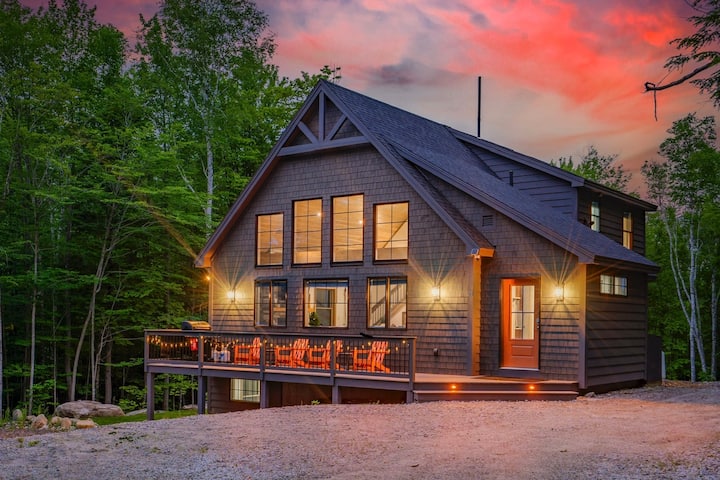 Brand New Chalet W/hot Tub, Game Room, Slps 12! - Newry, ME