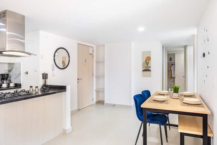 Tranquilo/comodo/privado Con Parqueo Y Ascensor - Medellín