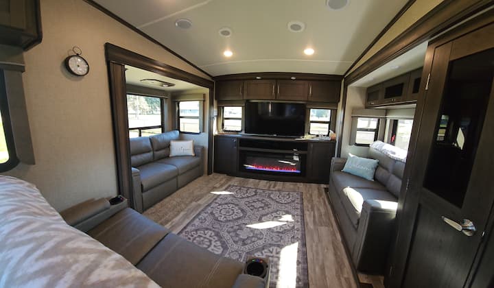 Luxurious 37' 5th Wheel - 福克斯
