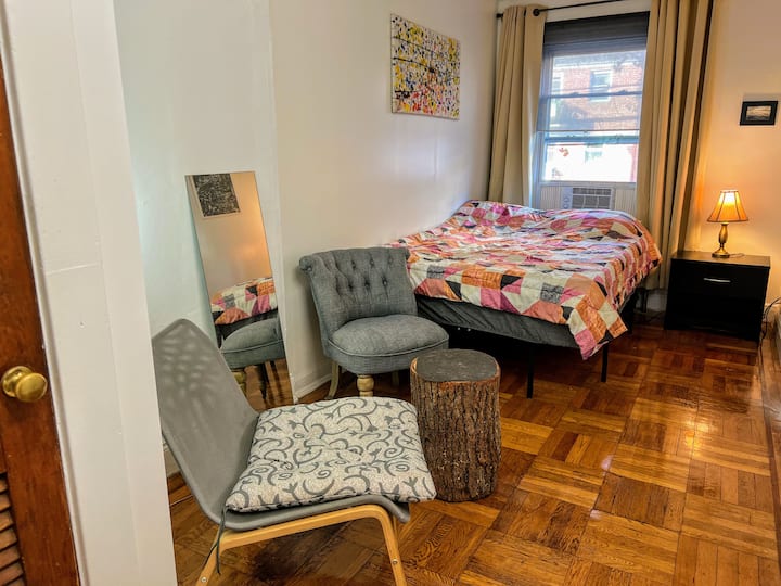 Clean And Cozy Room In Astoria, Steps From Train - Queens, NY