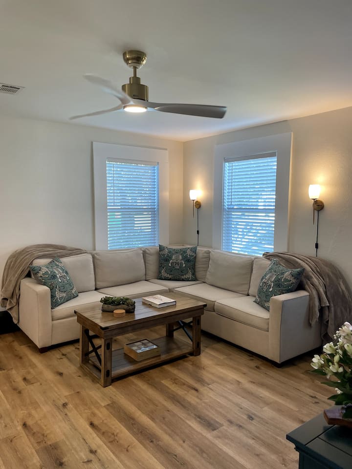 Blue Haven Cottage, Walk By The Water, Lovely 3/2. - Warrington, FL