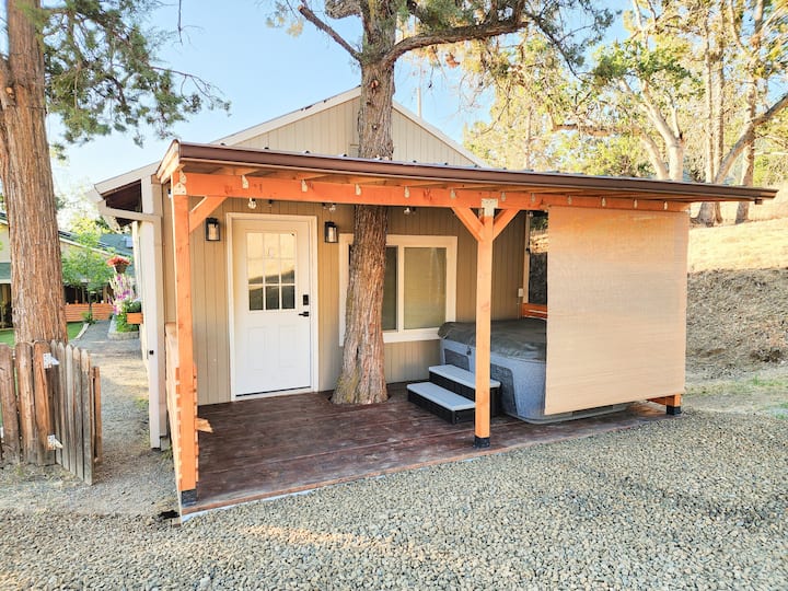 Yreka Studio Guesthouse - Yreka, CA