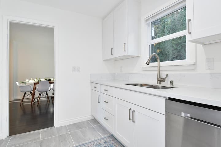 Serene Lake Oswego Home For Rent - Oregon City, OR