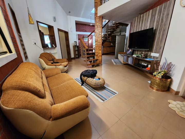Golden Castle Villa Amidst  Lush Teak Woods - Mysuru