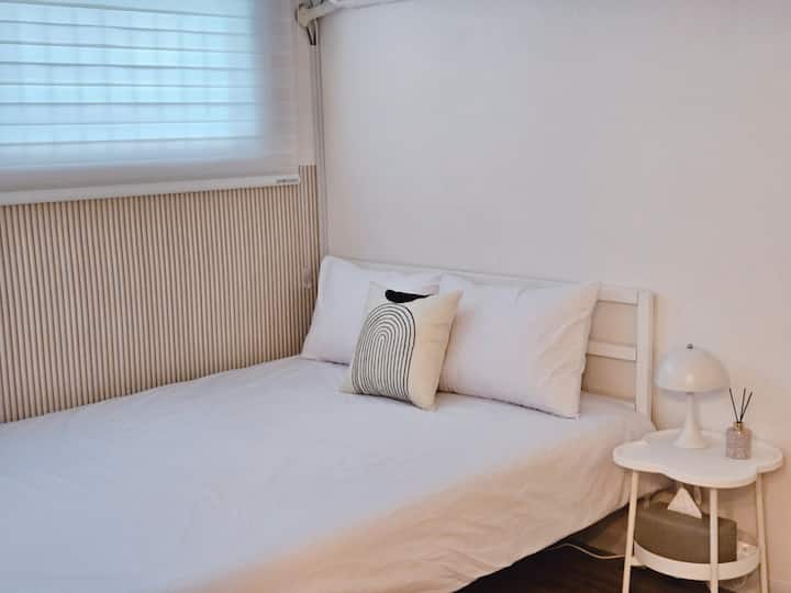 K1 Open Sale/마포 홍대입구역3분거리/hotspot/연트럴파크/짐보관 - Seoul