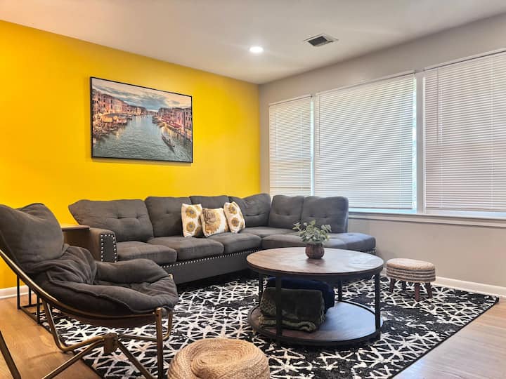 Kingbed, Pooltable In East Wichita - Wichita, KS