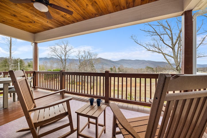 Luxe Quiet Cabin! Hot Tub W/ Views, Dogs Welcome - Black Mountain, NC