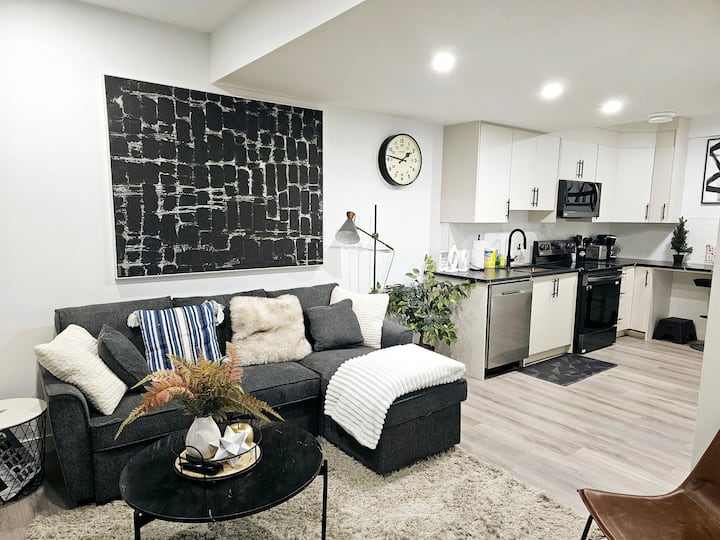 Luxury Living Basement Suite - Calgary
