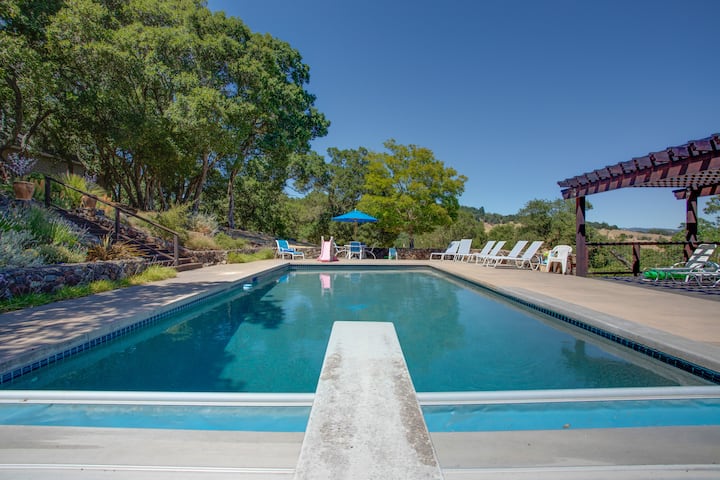 Cottage In The Oaks W/ Pool Self-check In - Petaluma, CA