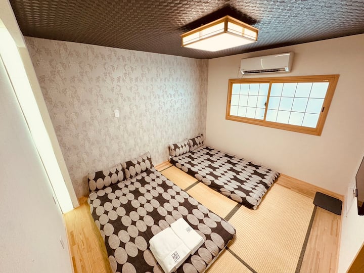 芸502|临近心斋桥.大阪城公园.难波.三线地铁直达海游馆.天王寺|谷町四丁目站3分钟|新日式公寓 - Osaka